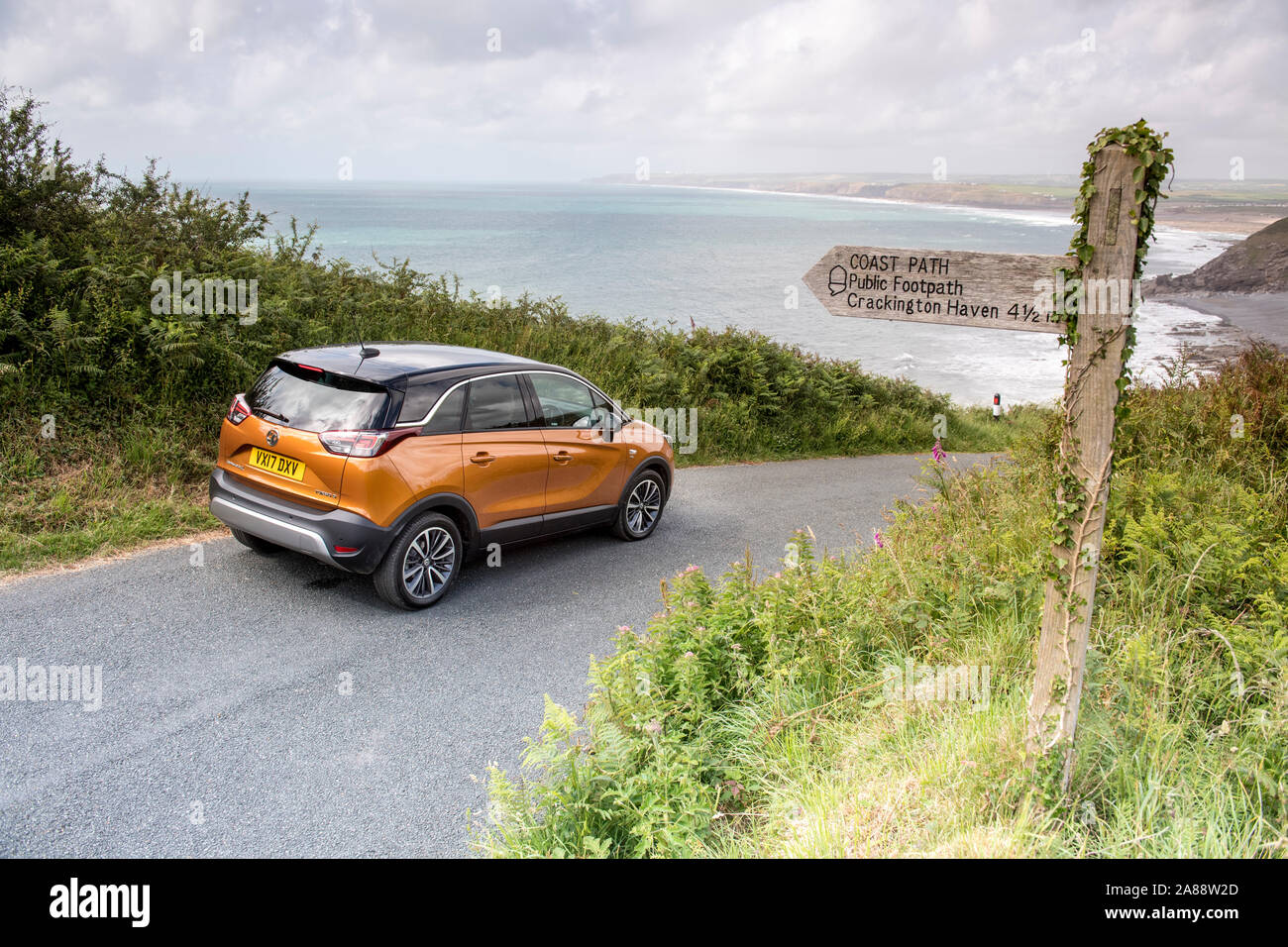 Bude Cornwall Girls High Resolution Stock Photography and Images - Alamy