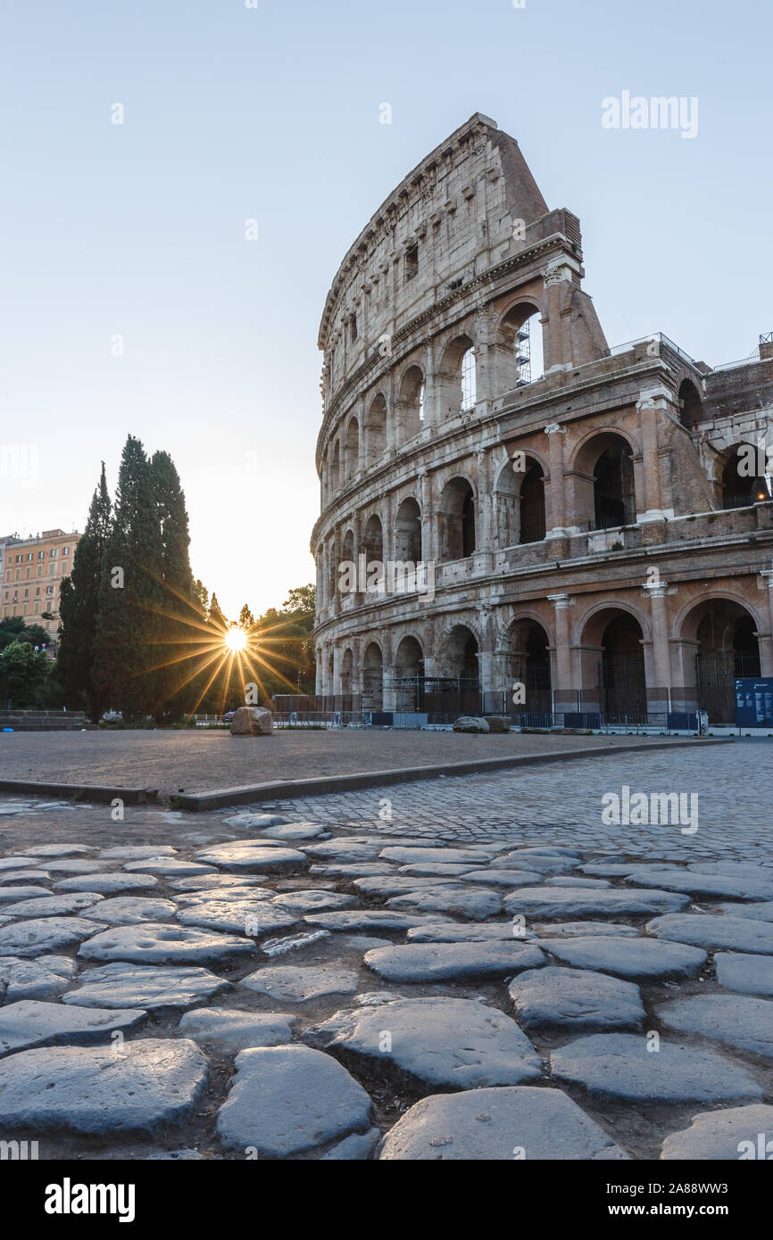 Colosseum vertical hi-res stock photography and images - Alamy