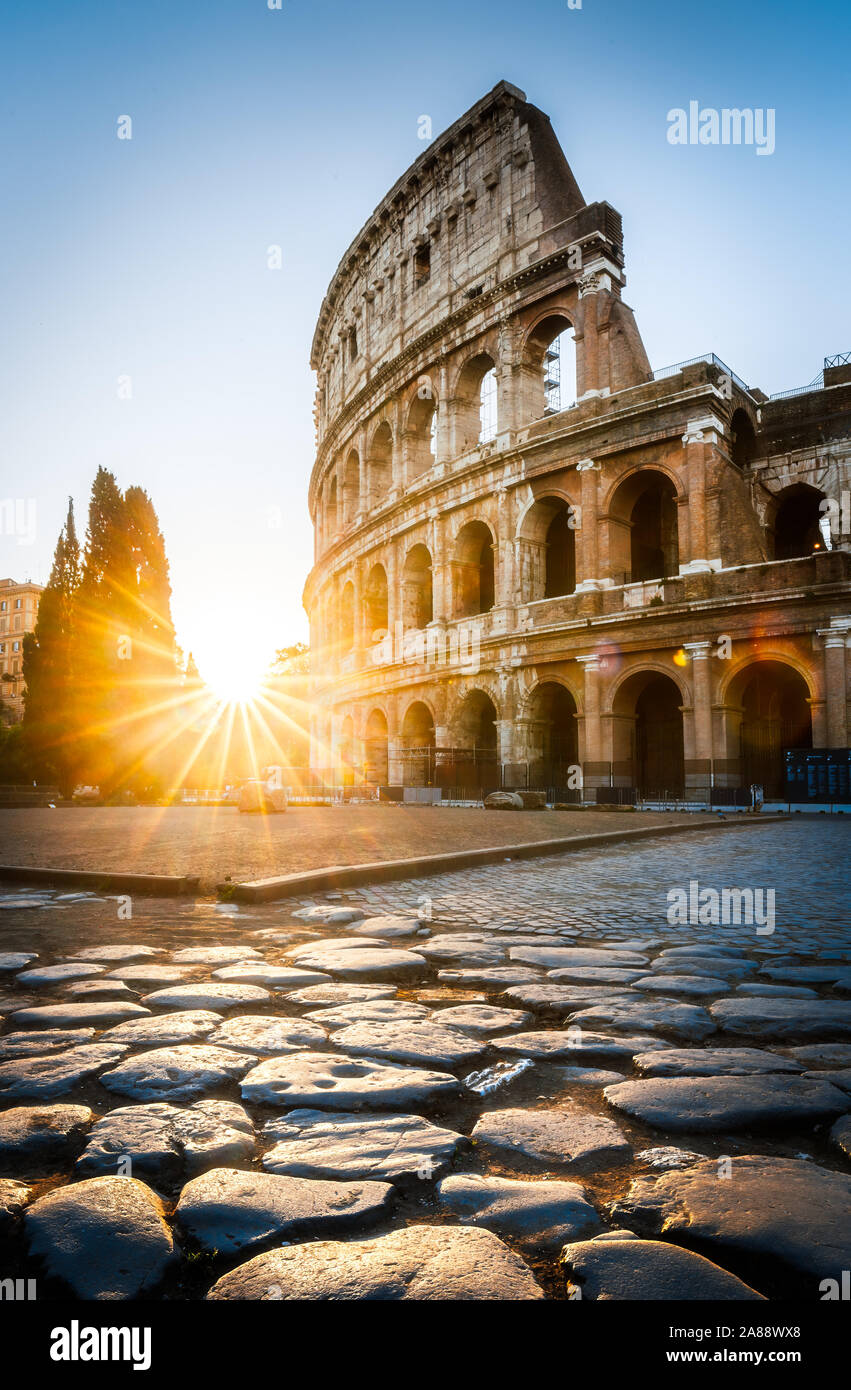 Colosseum vertical hi-res stock photography and images - Alamy