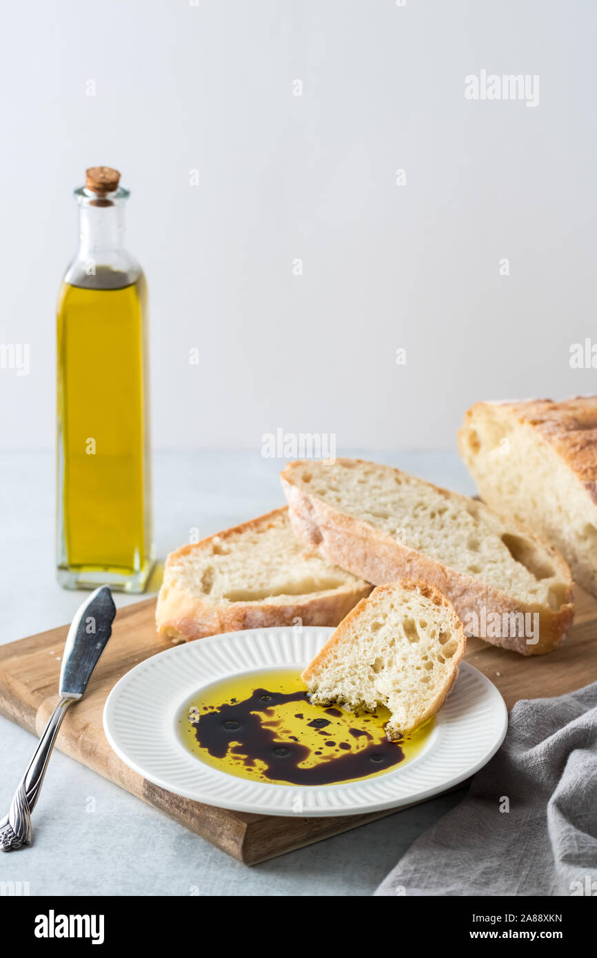 Balsamic vinegar and oil Stock Photo - Alamy