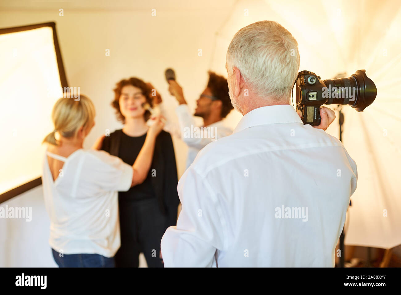 Artist model hi-res stock photography and images - Alamy