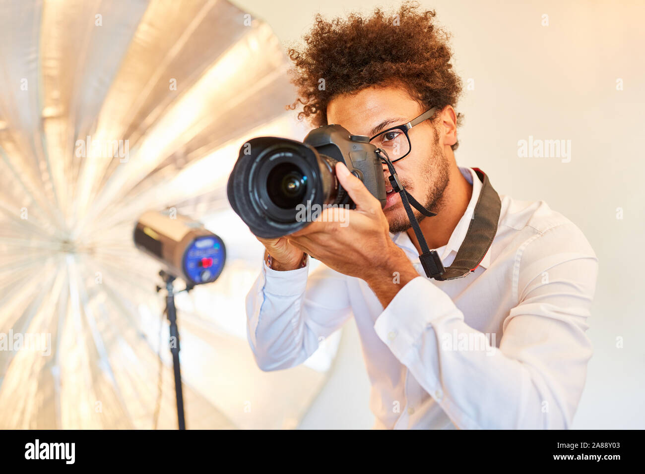Studio camera hi-res stock photography and images - Alamy