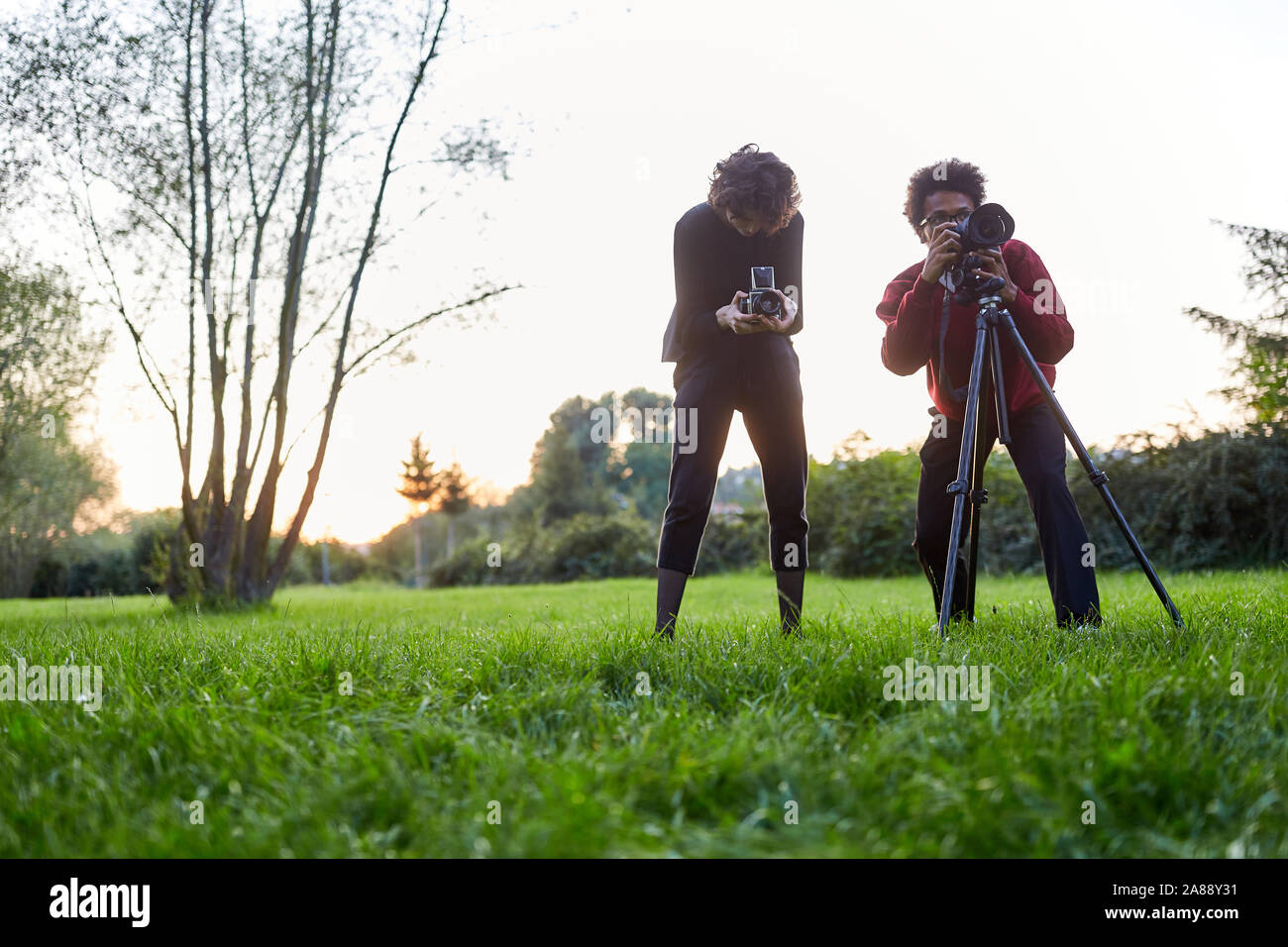 Professional photographer team hi-res stock photography and images - Alamy