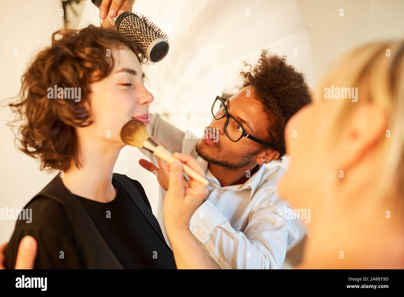 Artist model hi-res stock photography and images - Alamy