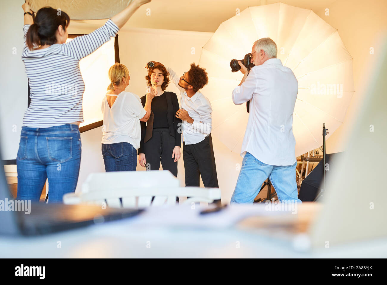 Artist model in studio hi-res stock photography and images - Alamy