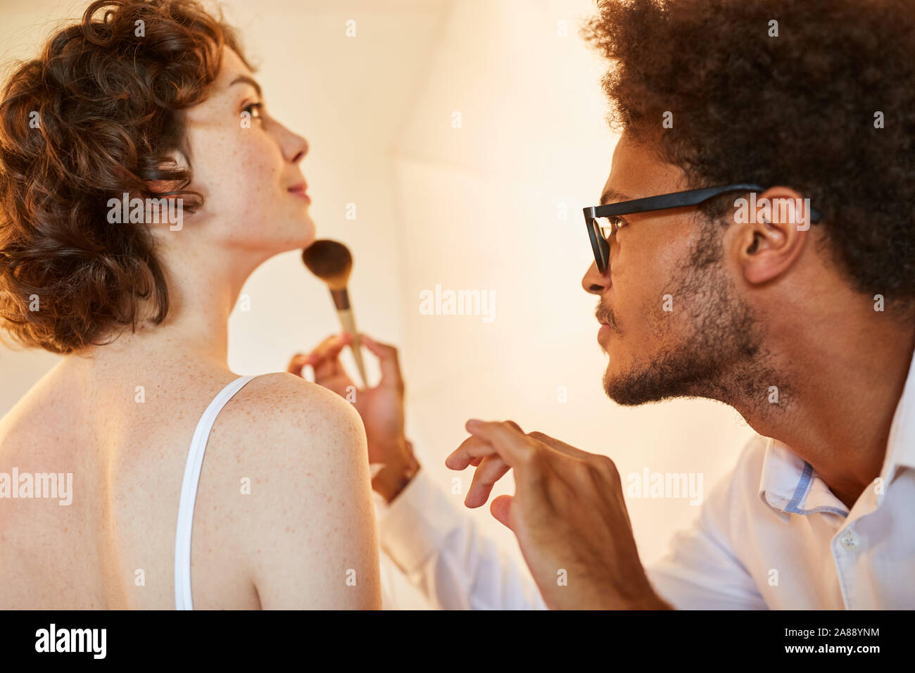 Artist model hi-res stock photography and images - Alamy