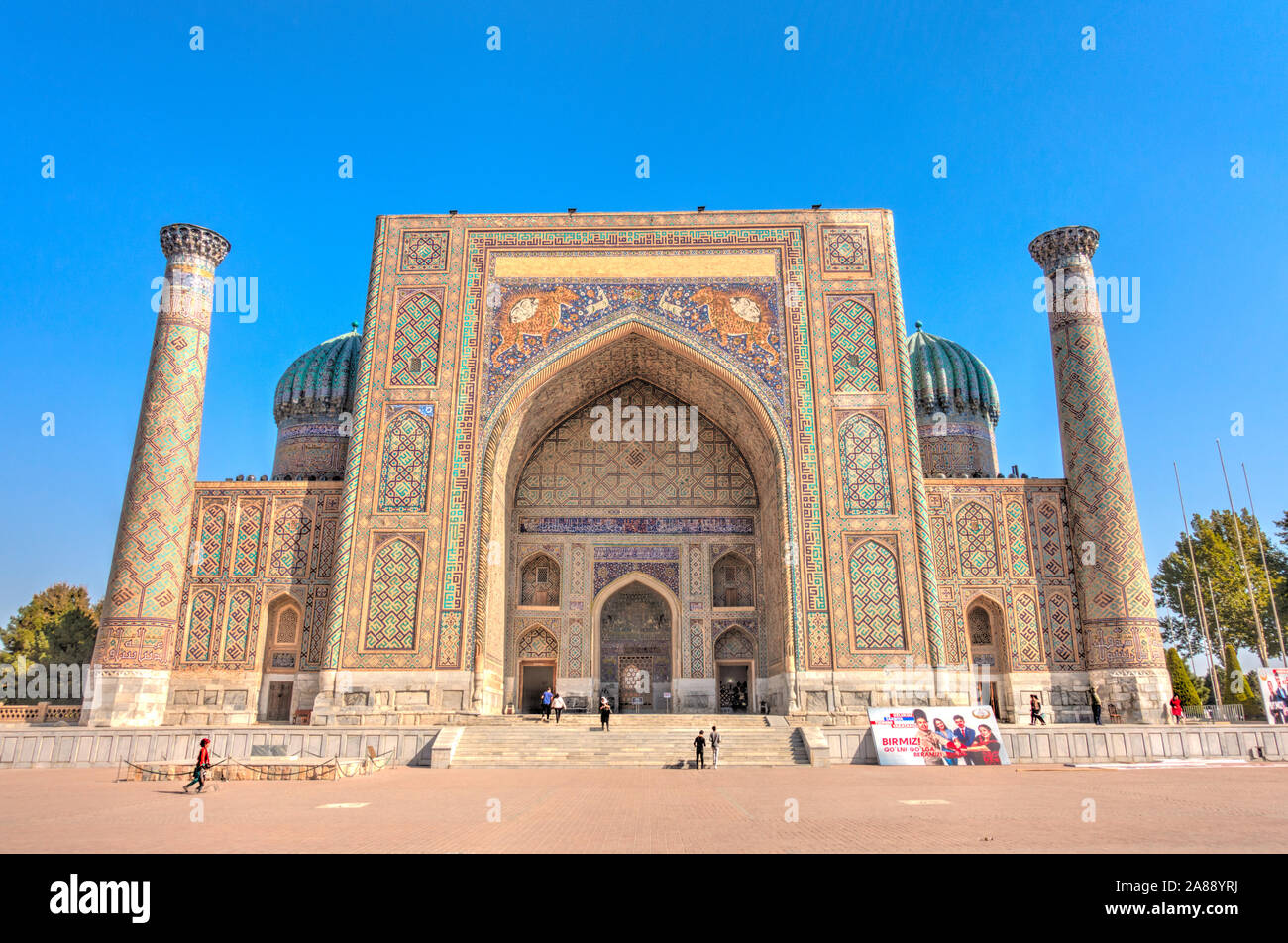 Cher-Dor Madrasah, Samarkand Stock Photo - Alamy