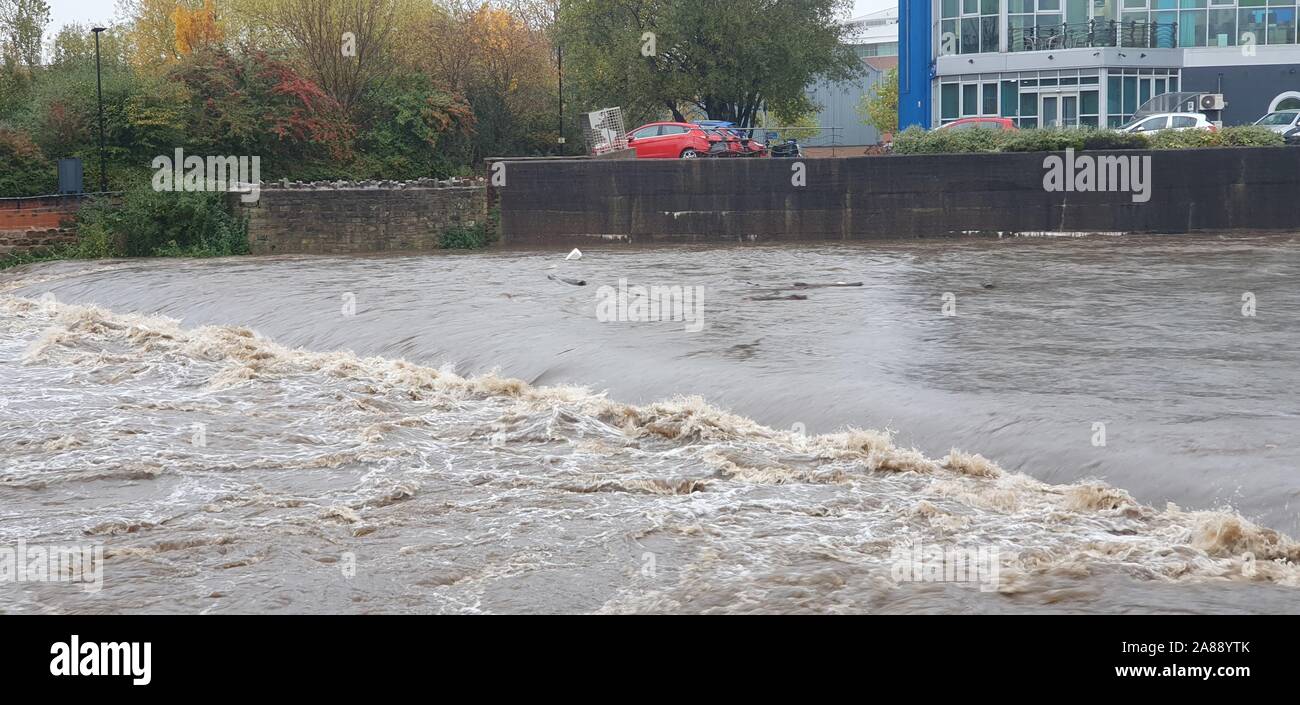 Sheffield, UK - 7th November 2019: Sheffield floods and the river Don ...