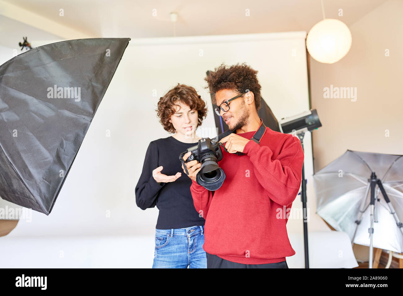 Camera production assistant hi-res stock photography and images - Alamy