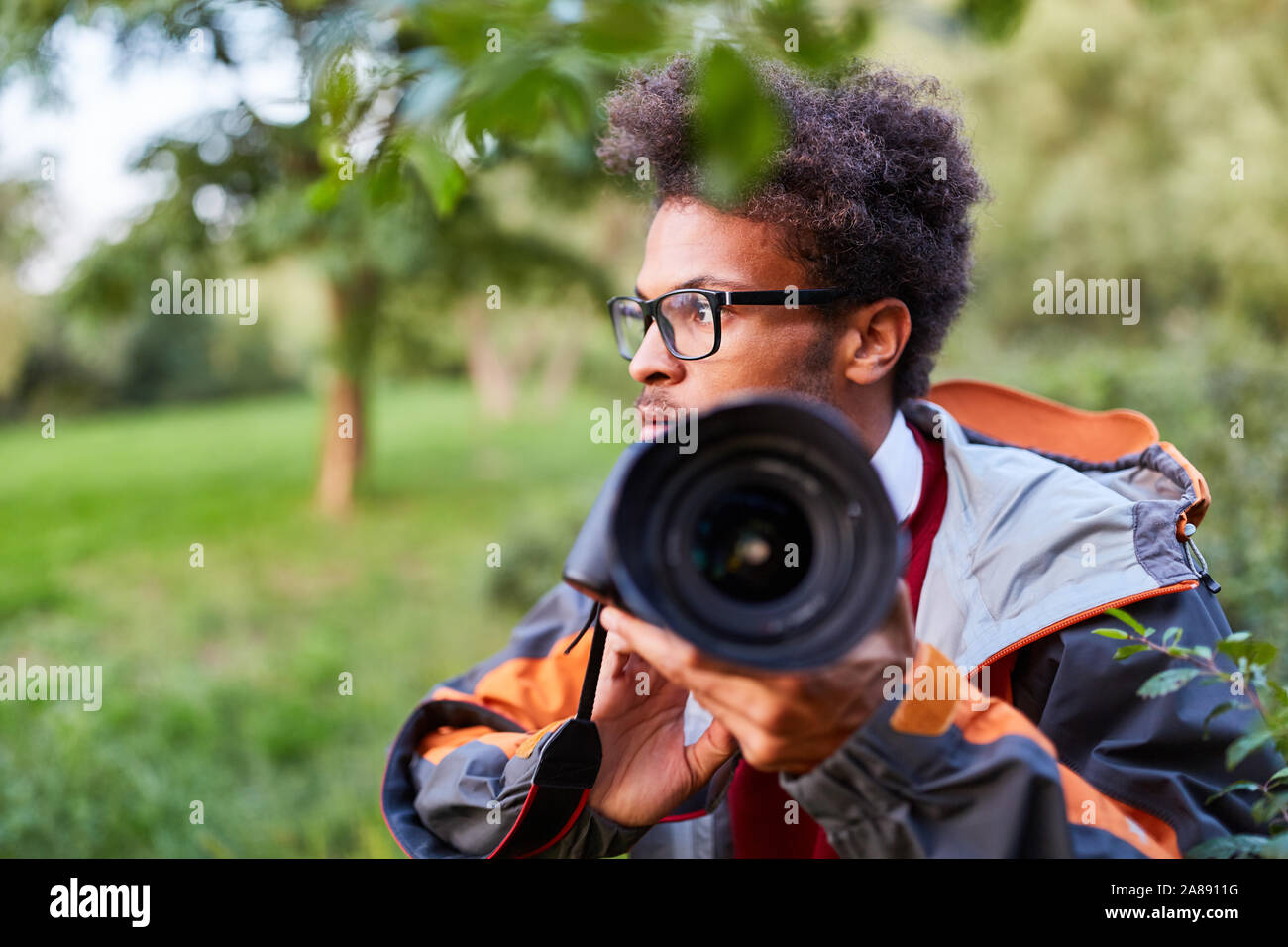 Digital detective hi-res stock photography and images - Alamy