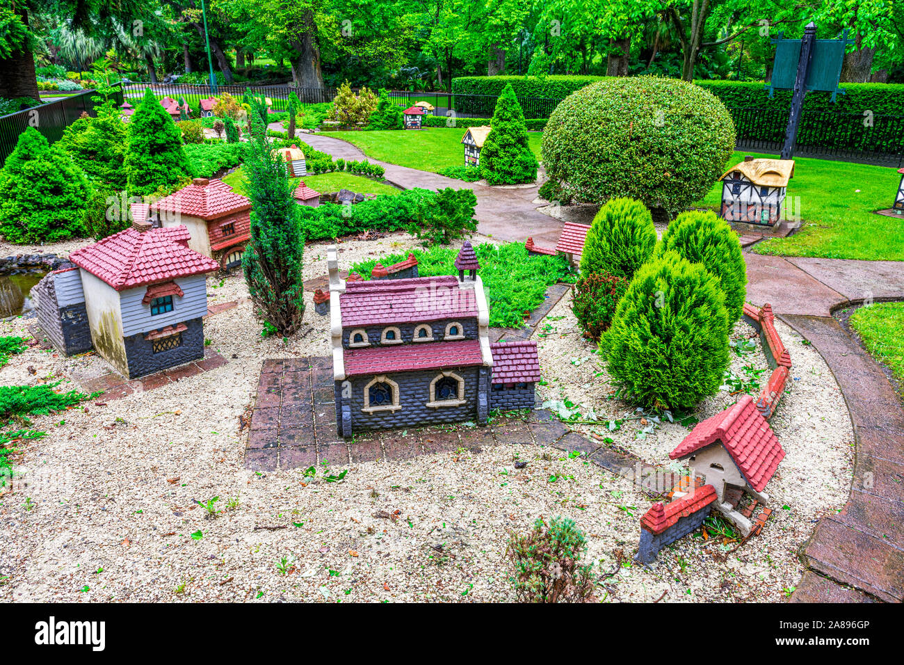 Tudor village hi-res stock photography and images - Alamy