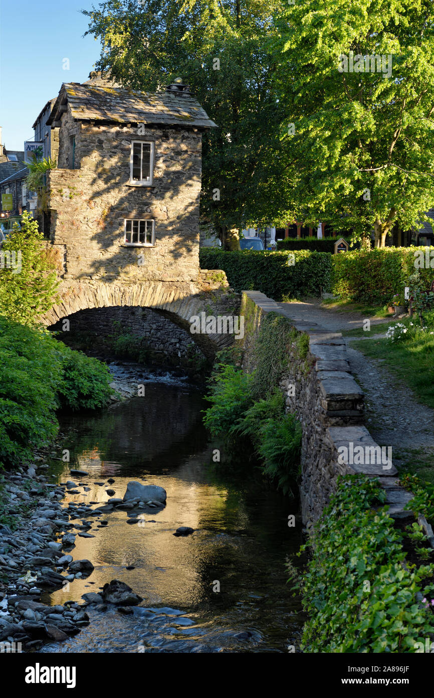 17th century stone bridge over hi-res stock photography and images - Alamy