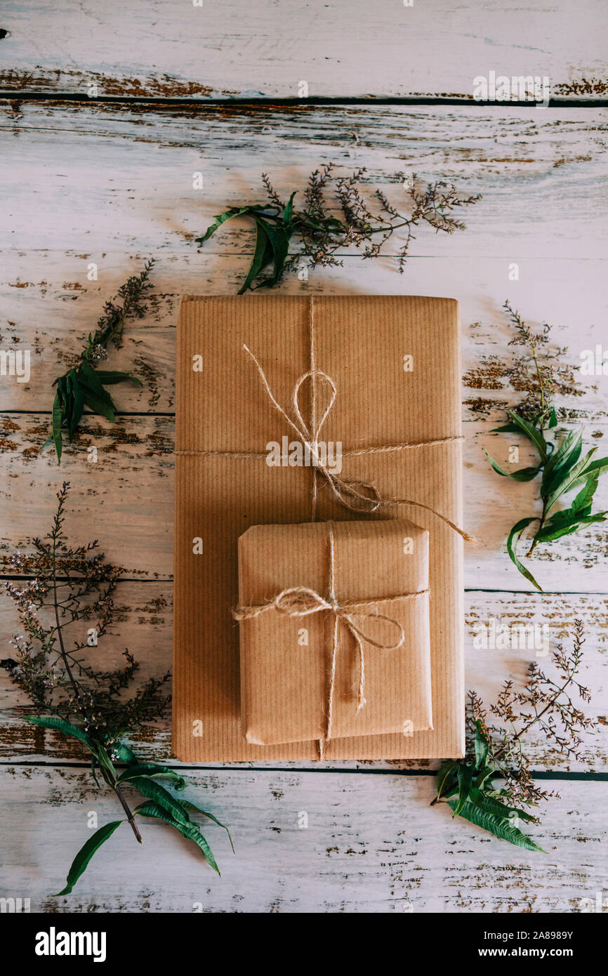Presents wrapped in brown paper and string with flowers Stock Photo - Alamy