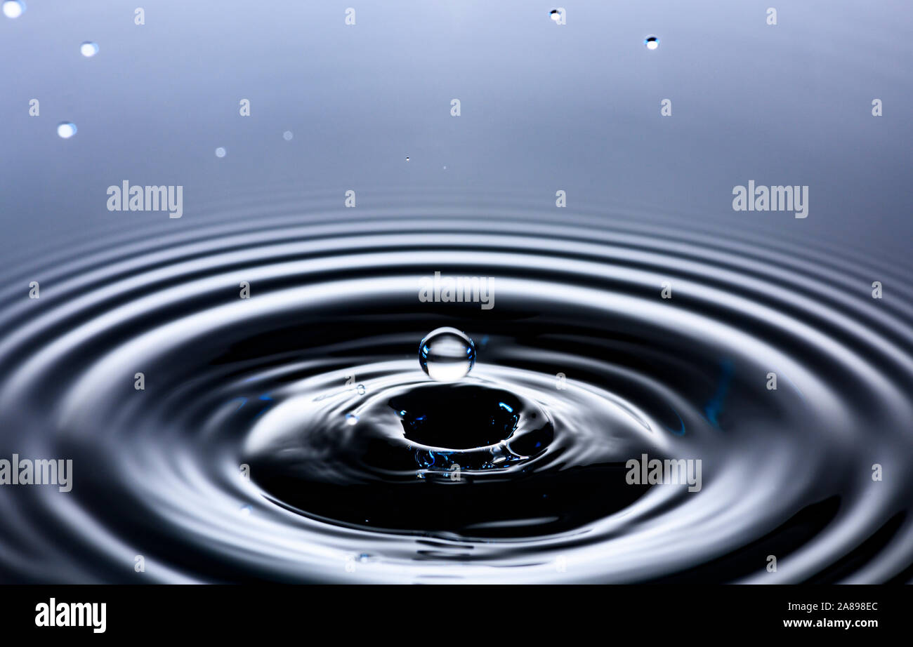 Water drop creating circular ripples Stock Photo - Alamy