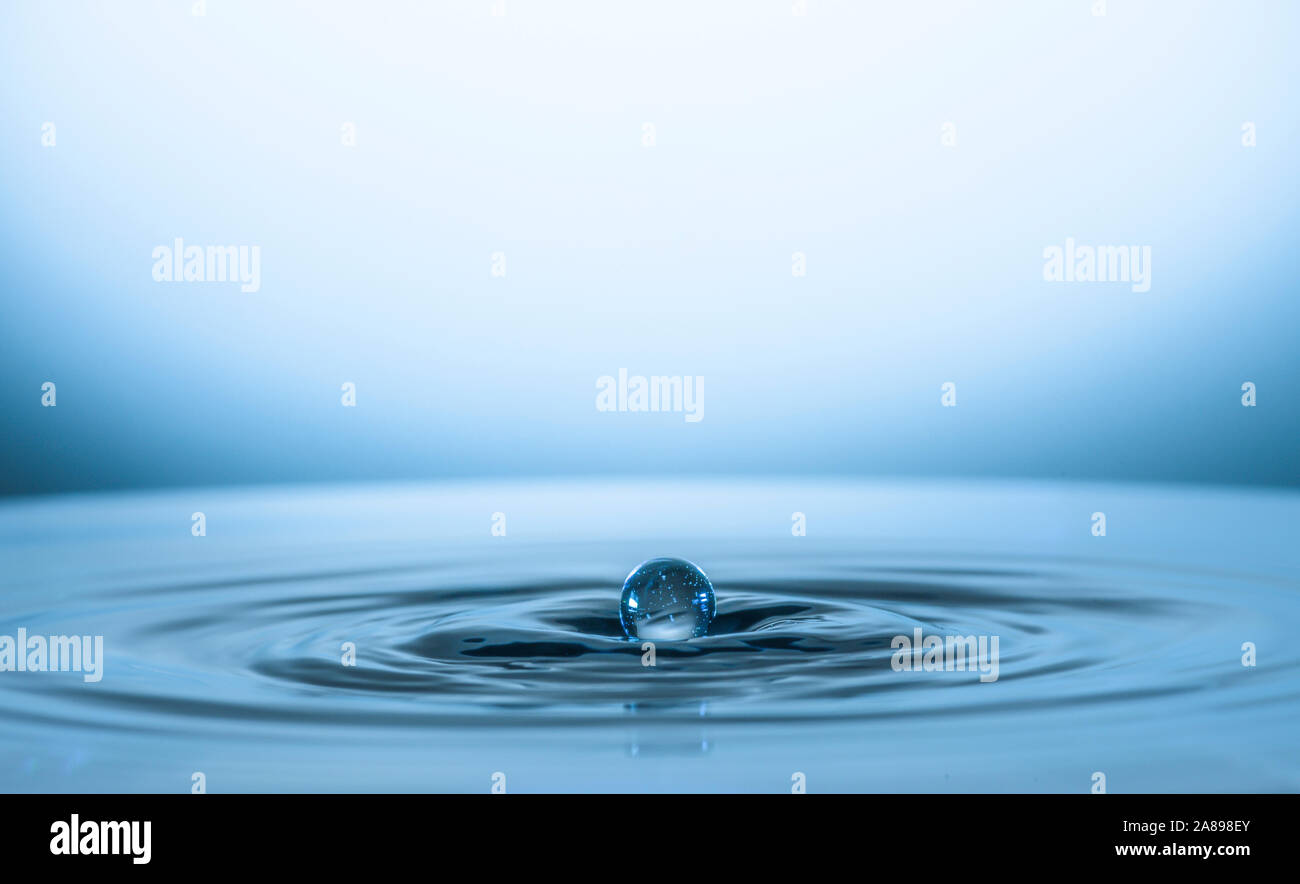 Water drop creating circular ripples Stock Photo - Alamy