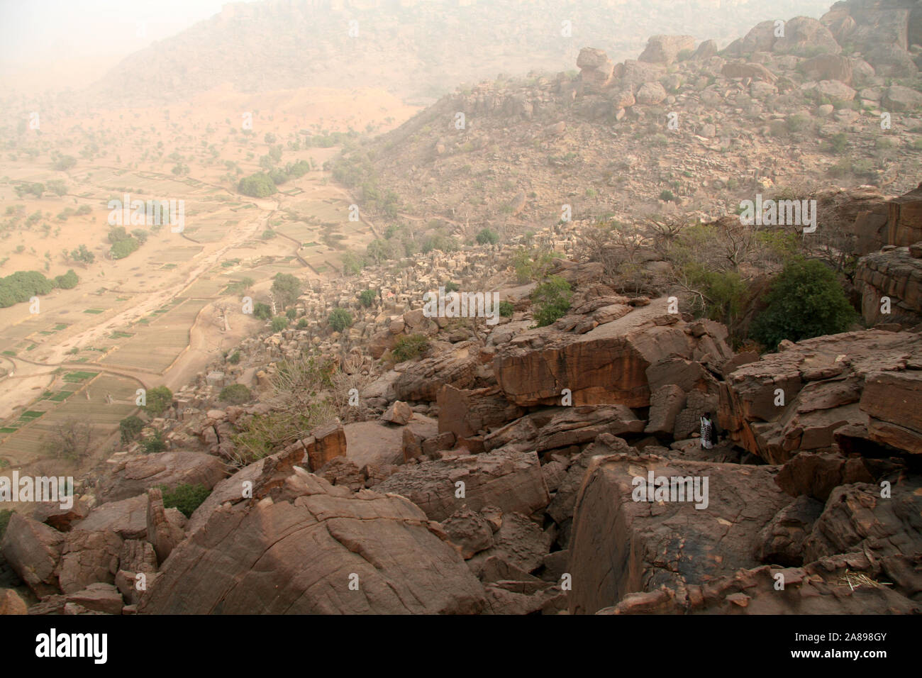 Dogon country : village of Tiogou (Bandiagara escarpment Stock Photo ...