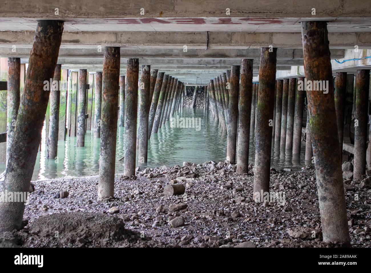 Newlyn beach hi-res stock photography and images - Alamy