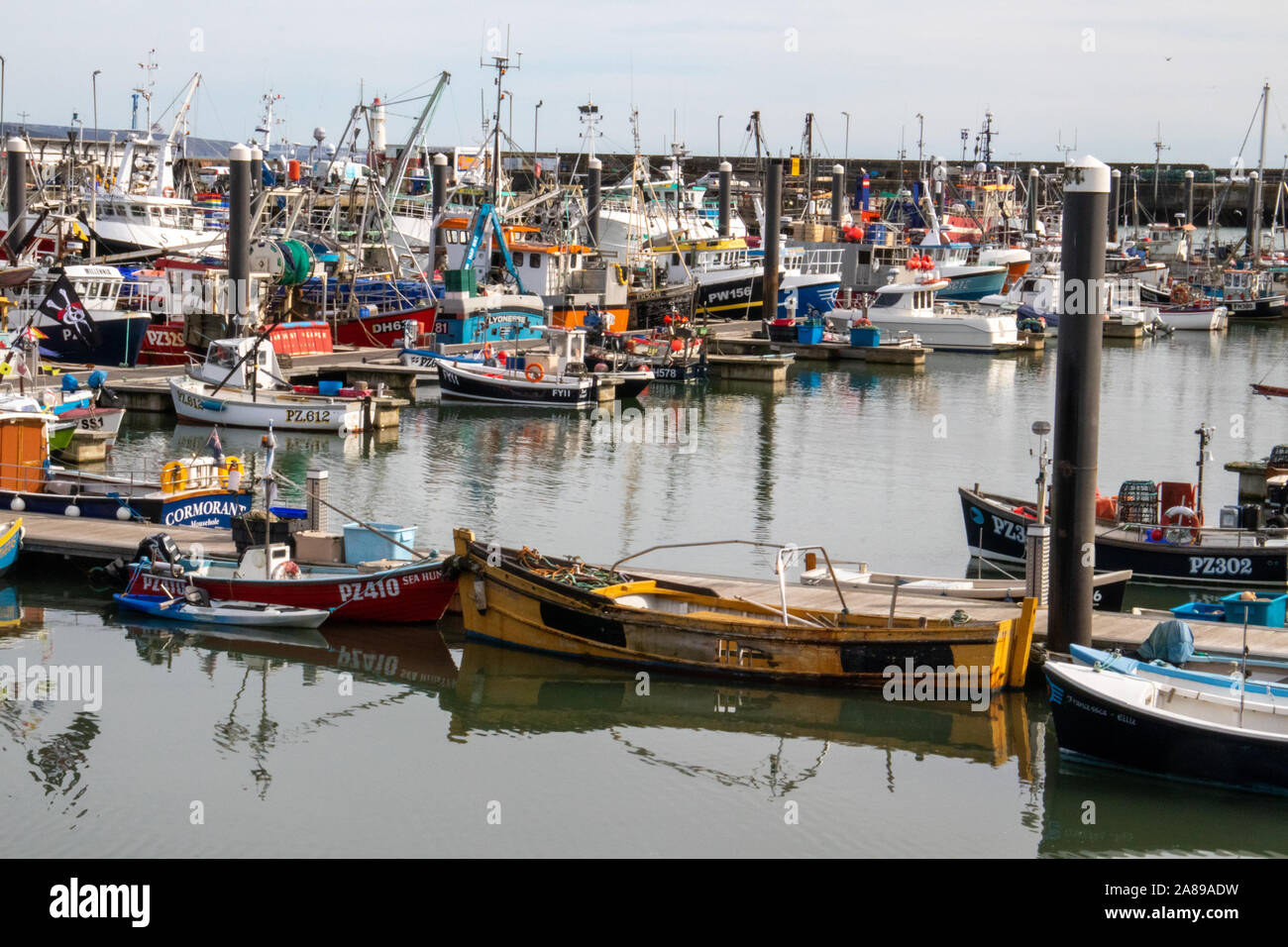 Newlyn pier hi-res stock photography and images - Alamy