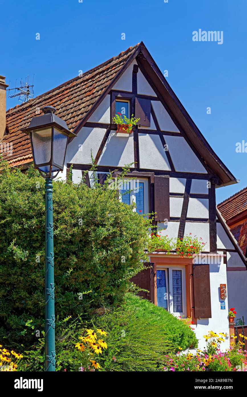 Hauserfront hi-res stock photography and images - Alamy