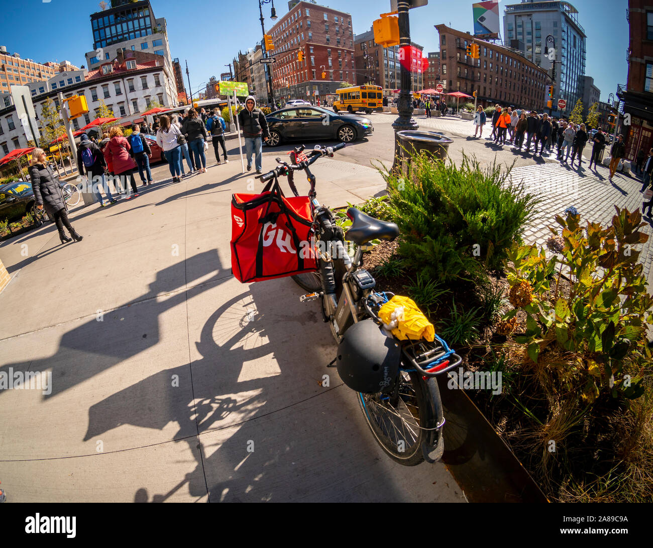 Bicycle delivers orders hi-res stock photography and images - Alamy