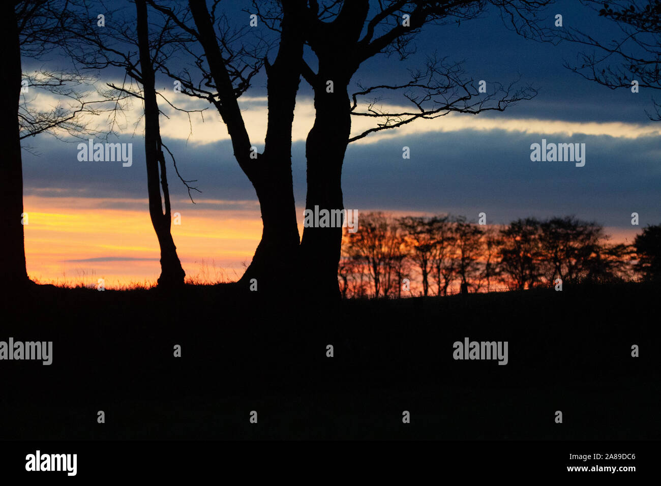 Dark moody photo sunset hi-res stock photography and images - Alamy