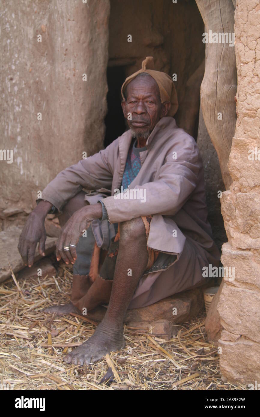 Dogon country : village of Bongo Stock Photo - Alamy