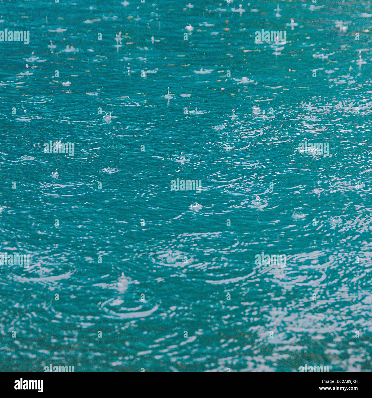 Raindrops splashing hi-res stock photography and images - Alamy