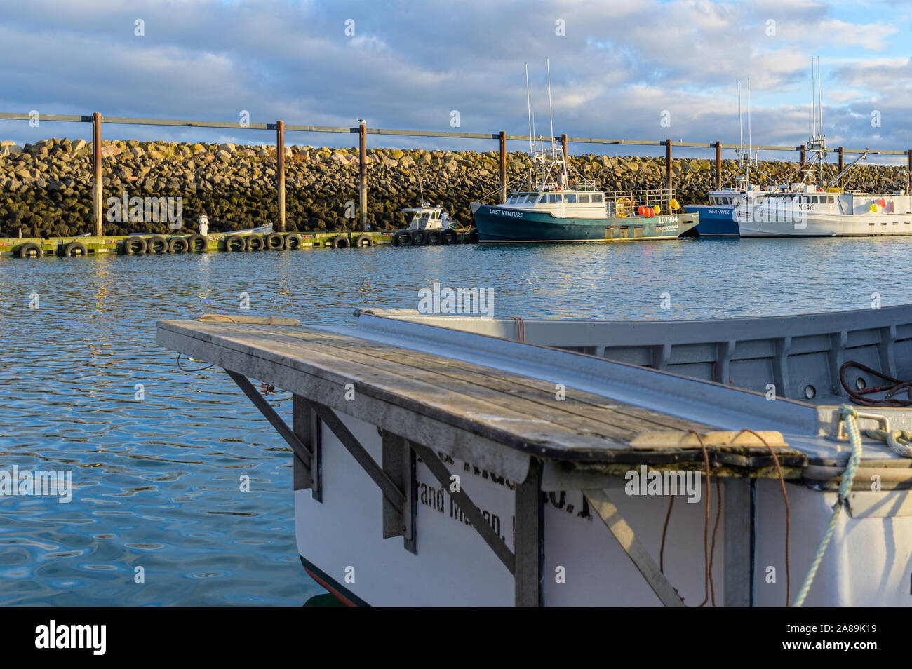 Boats tied in hi-res stock photography and images - Alamy