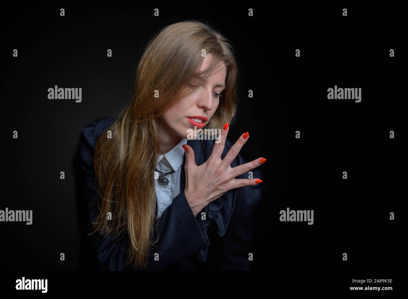 woman looks at her five fingers Stock Photo - Alamy