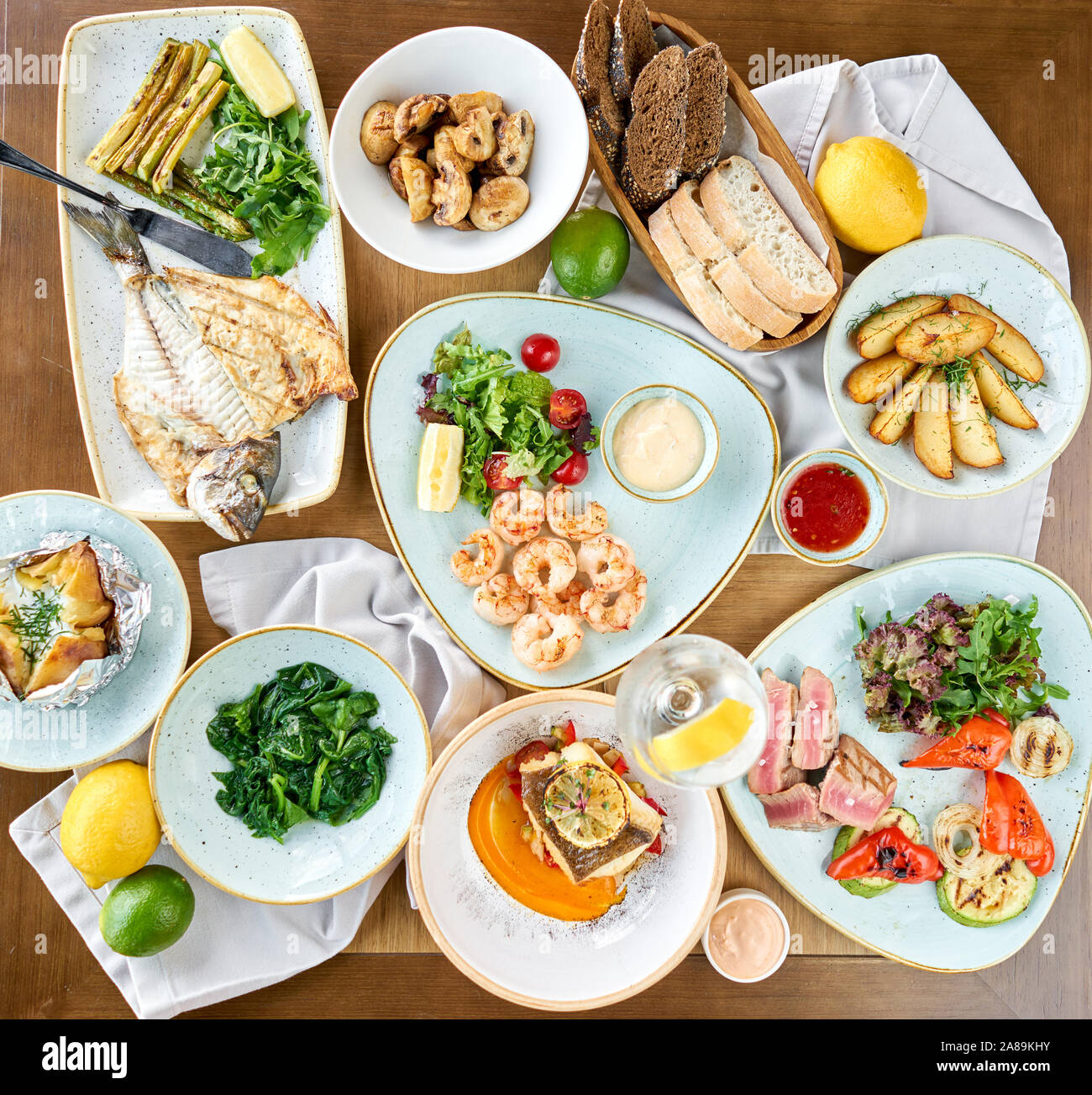 Plates seafood bbq garnish hi-res stock photography and images - Alamy