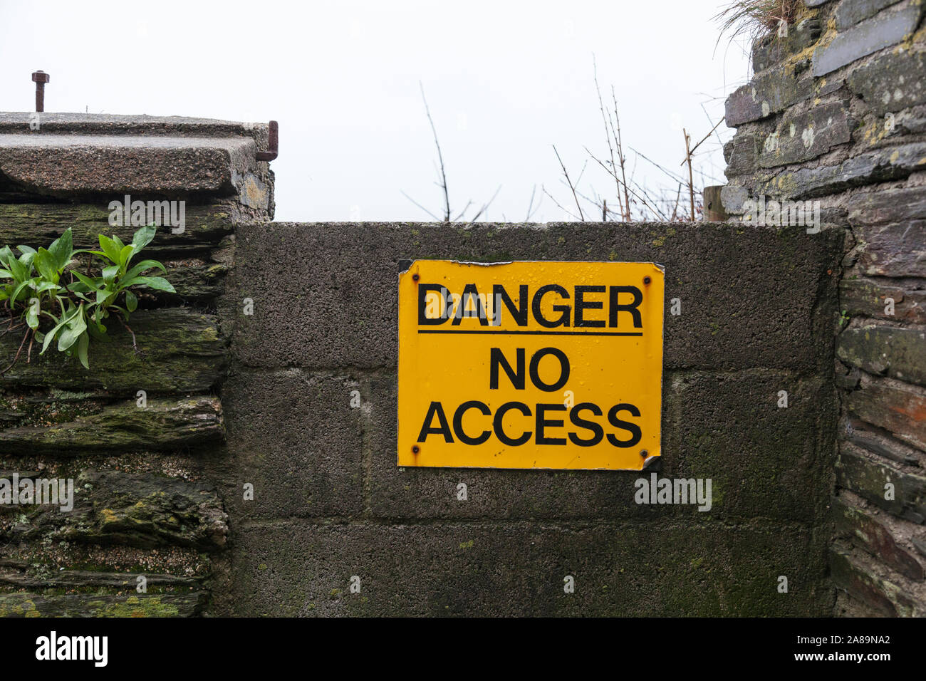 Yellow danger wall sign warning of 'no access' Stock Photo - Alamy