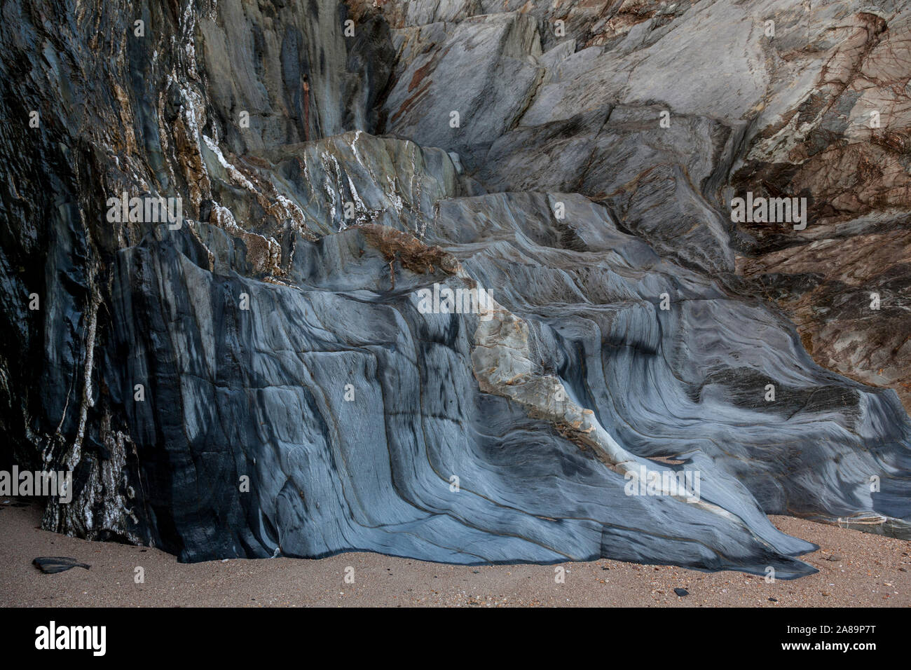 Rocky strata hi-res stock photography and images - Alamy