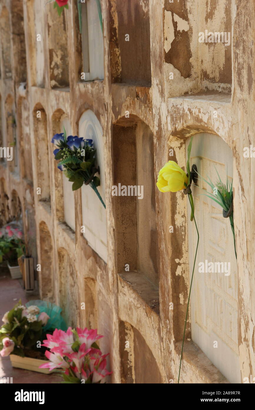 Wall burial mausoleum hi-res stock photography and images - Alamy