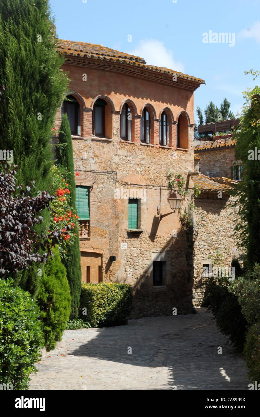 Peratallada street hi-res stock photography and images - Alamy