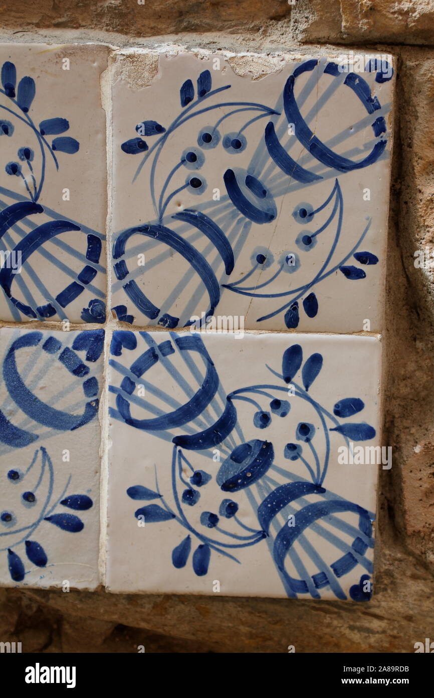 Street art tiles hi-res stock photography and images - Alamy