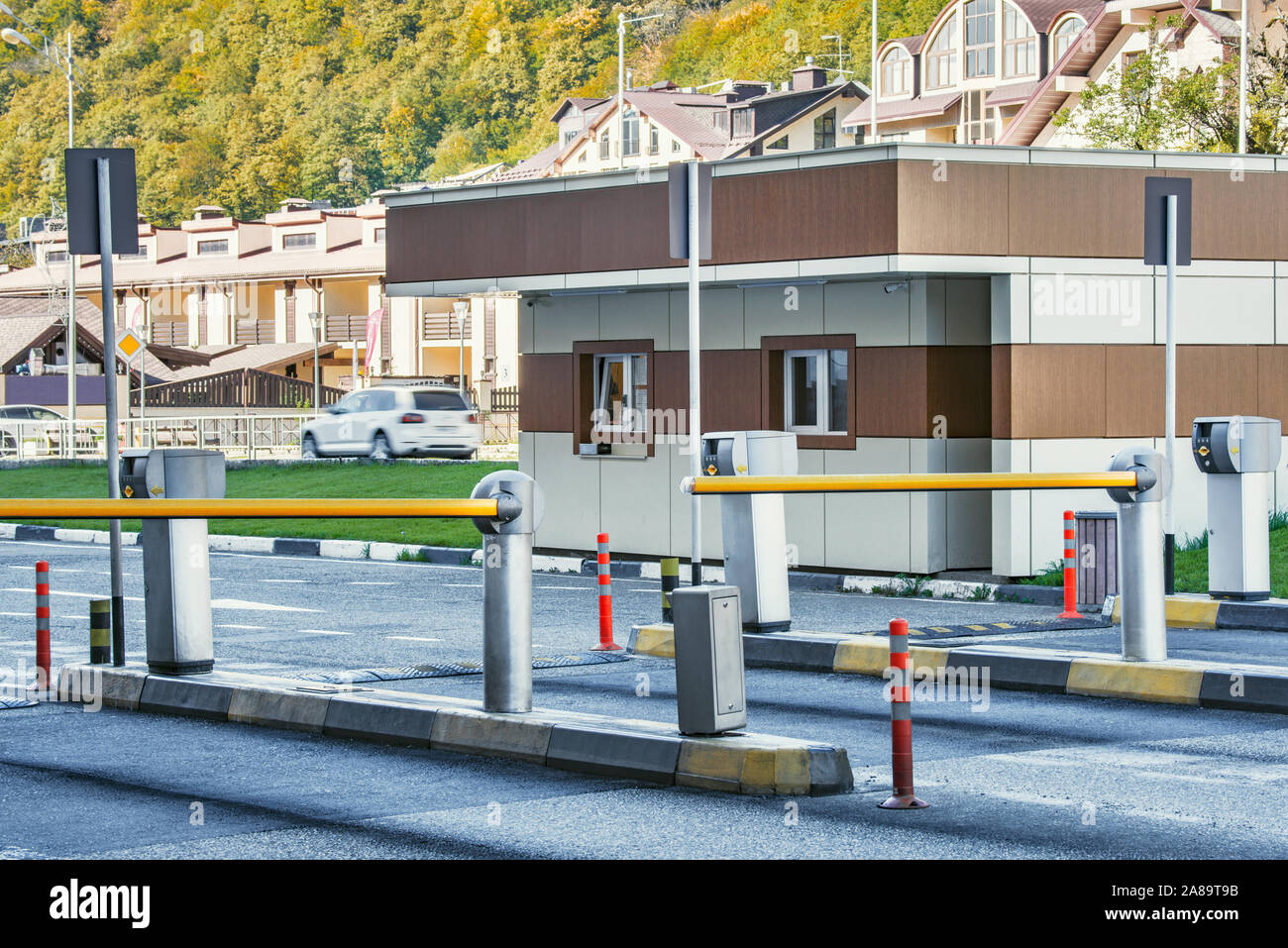 Checkpoint by the car parking on the city street Stock Photo - Alamy