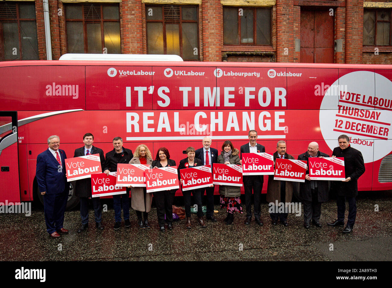 Labour unveils the party battle bus while on the General Election ...