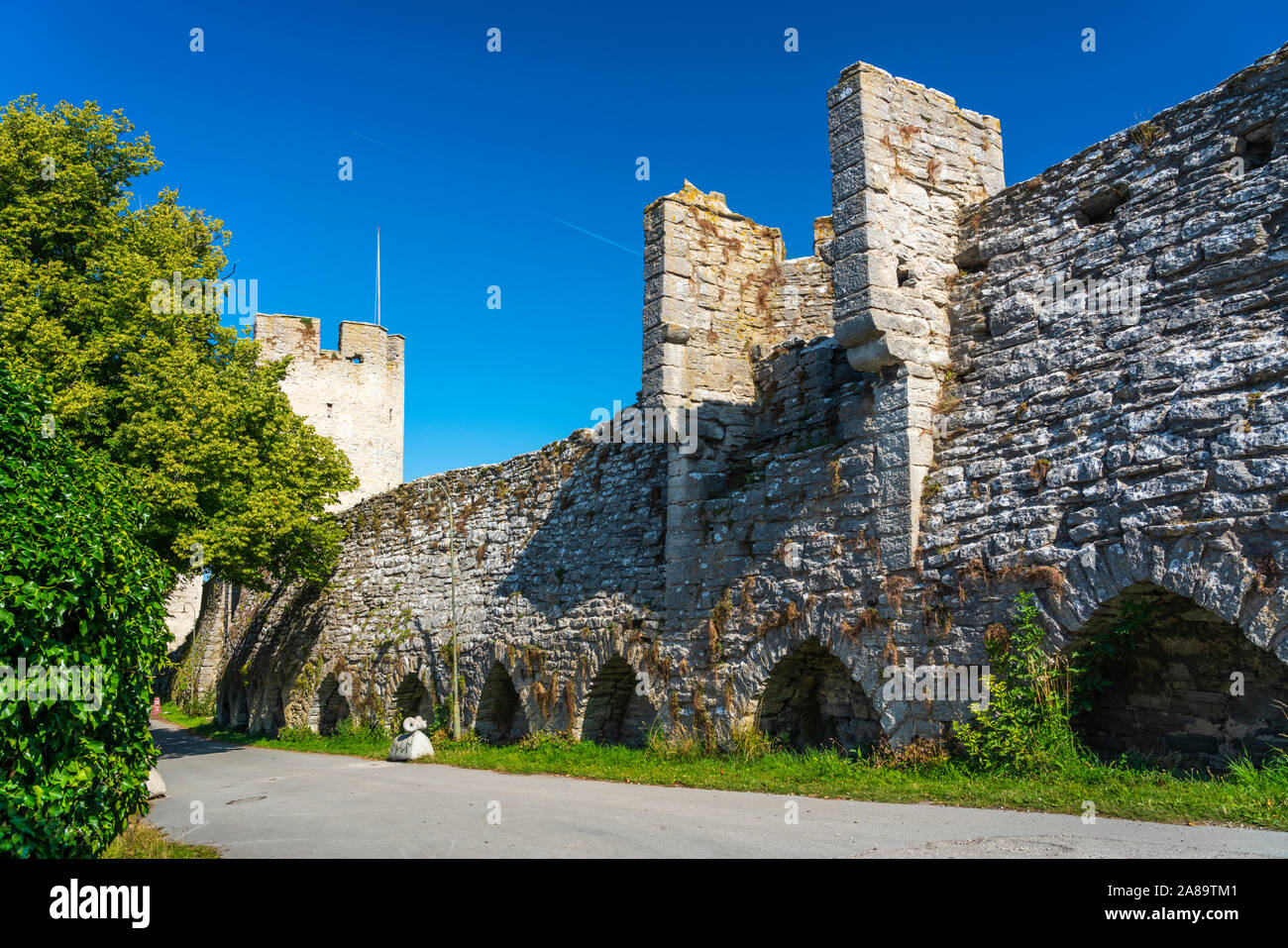 The city wall of Visby, Gotland, Sweden Stock Photo - Alamy