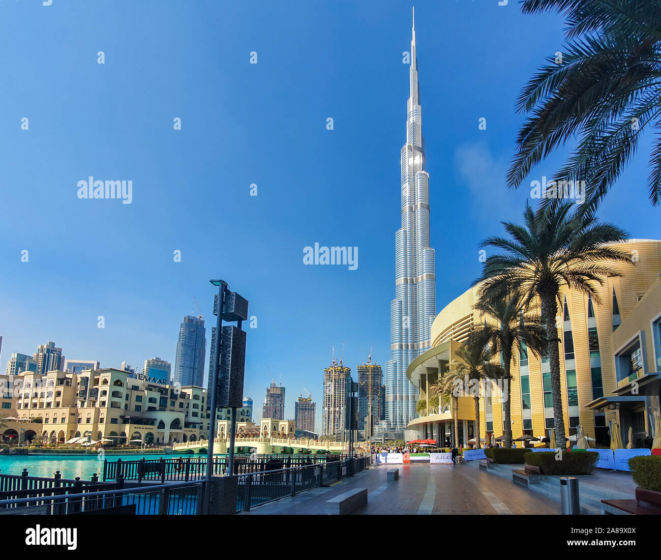 Downtown Dubai landmarks and attractions - View of Burj Khalifa and ...