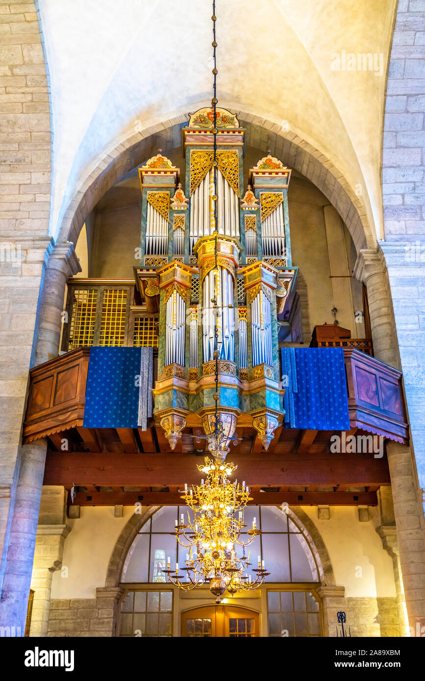 Organ instrument cathedral hi-res stock photography and images - Alamy