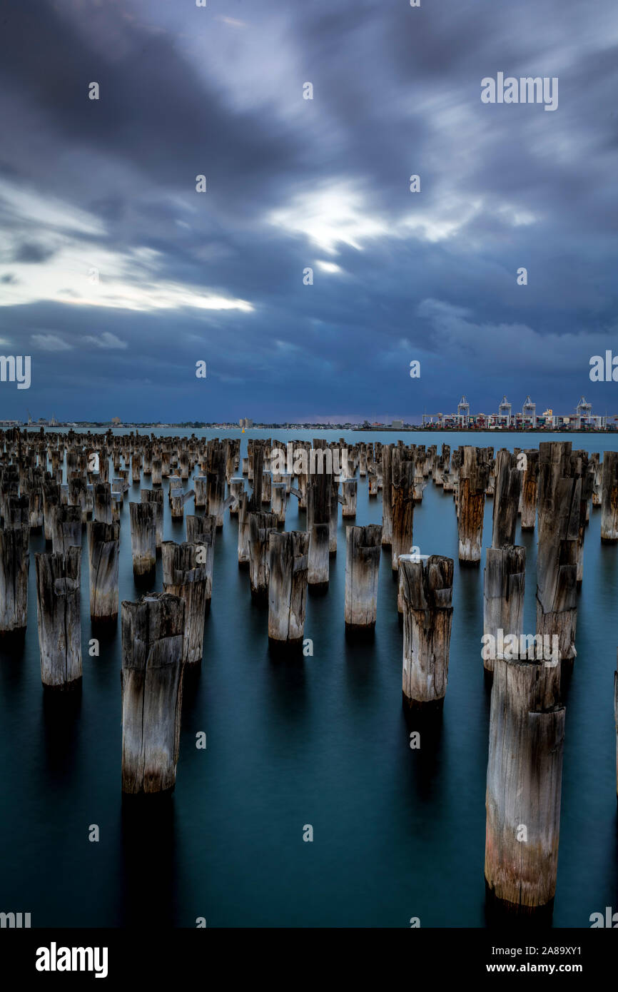 Storm clouds build over Princess Pier with an arriving thunderstorm ...