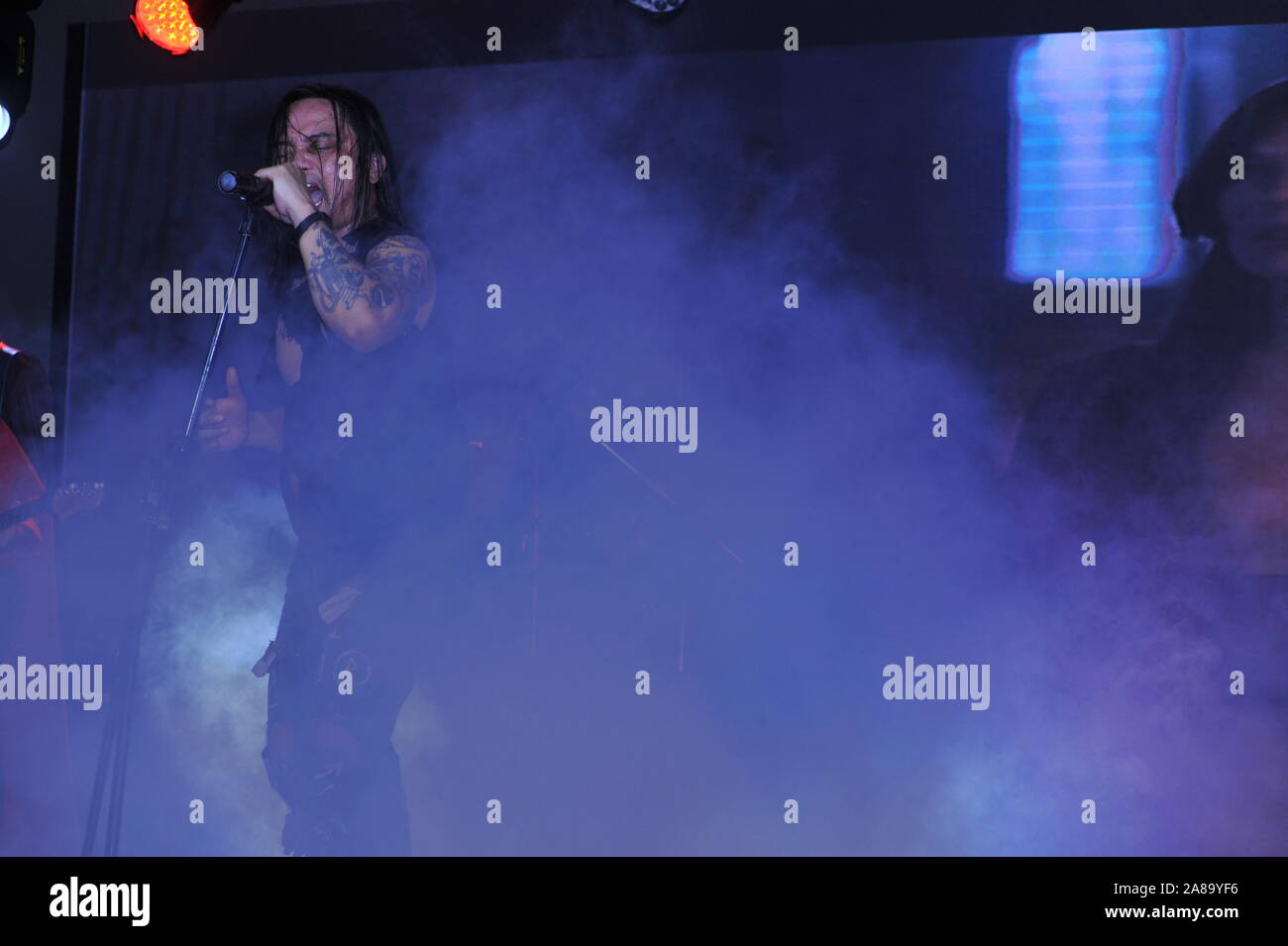 Filipino man singing hi-res stock photography and images - Alamy