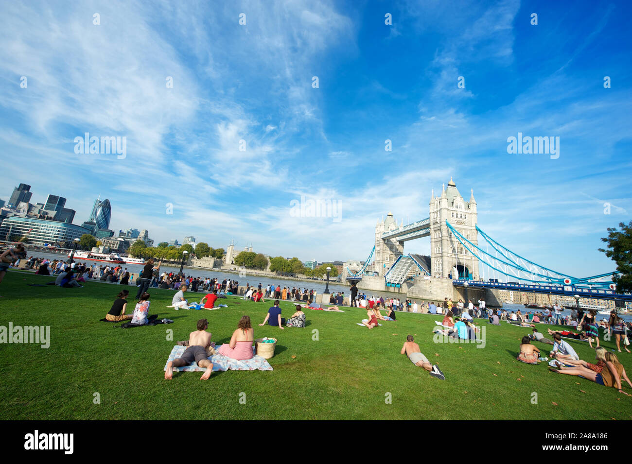 British sunbathers london hi-res stock photography and images - Alamy