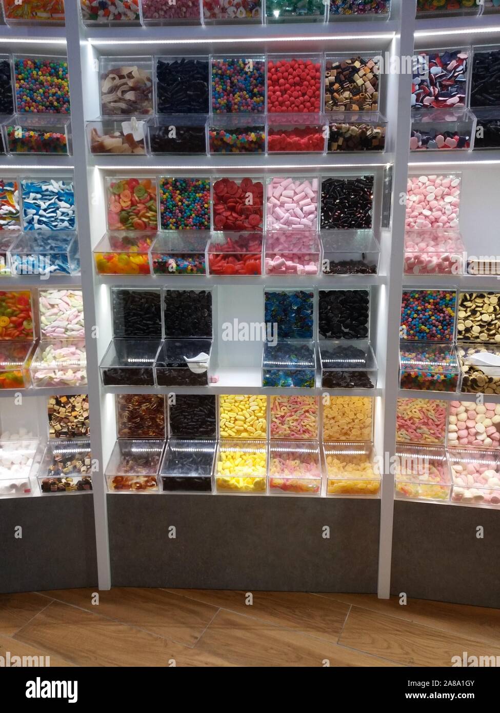 Confectionery shelf hi-res stock photography and images - Alamy