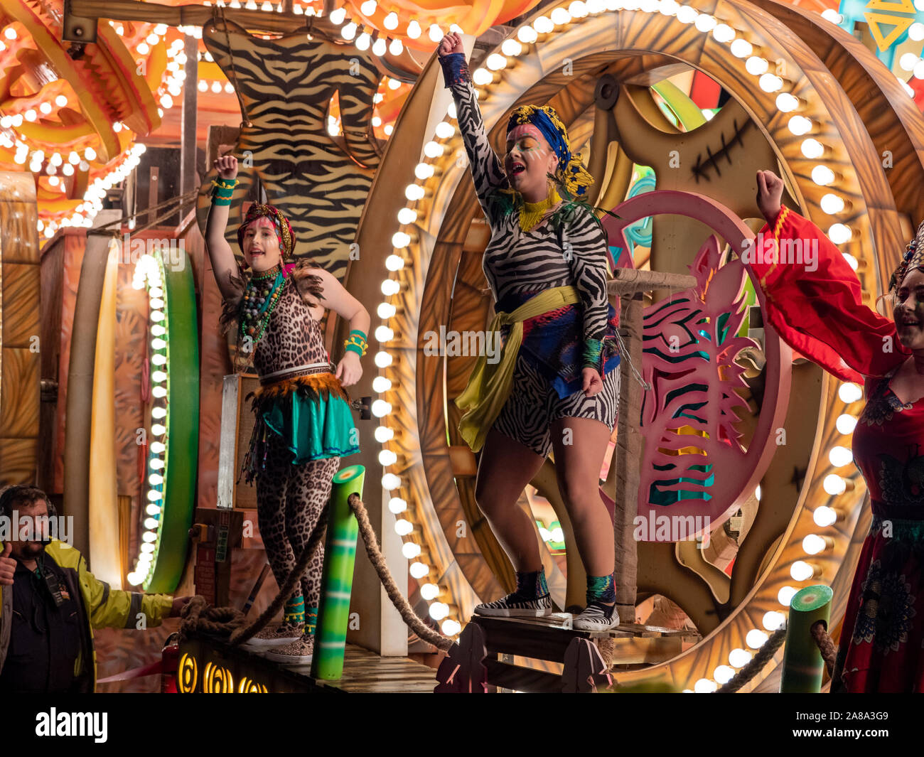 Burnham-on-Sea, Somerset, England, 4th November 2019. Young women in ...