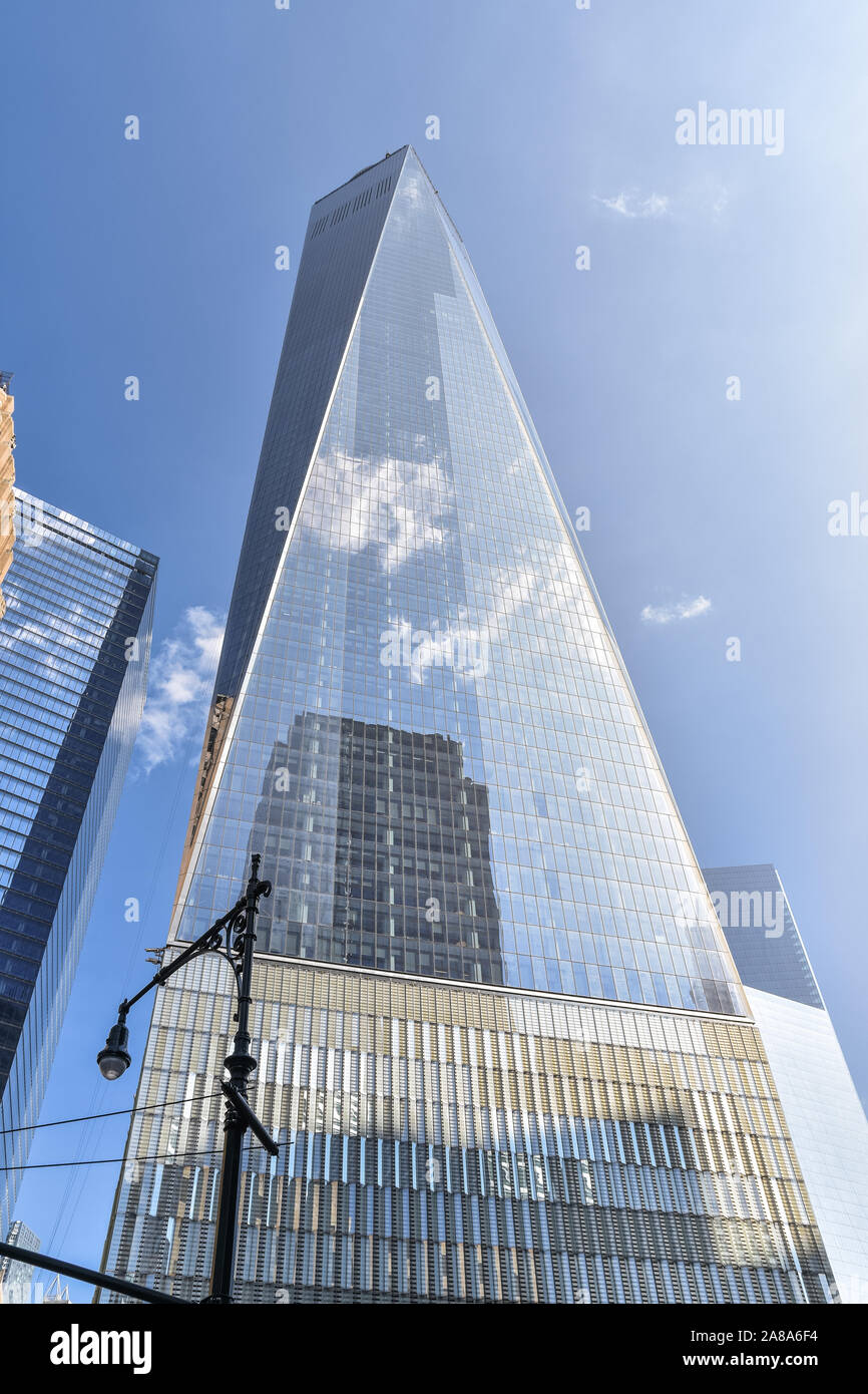 Financial famous buildings exterior hi-res stock photography and images ...