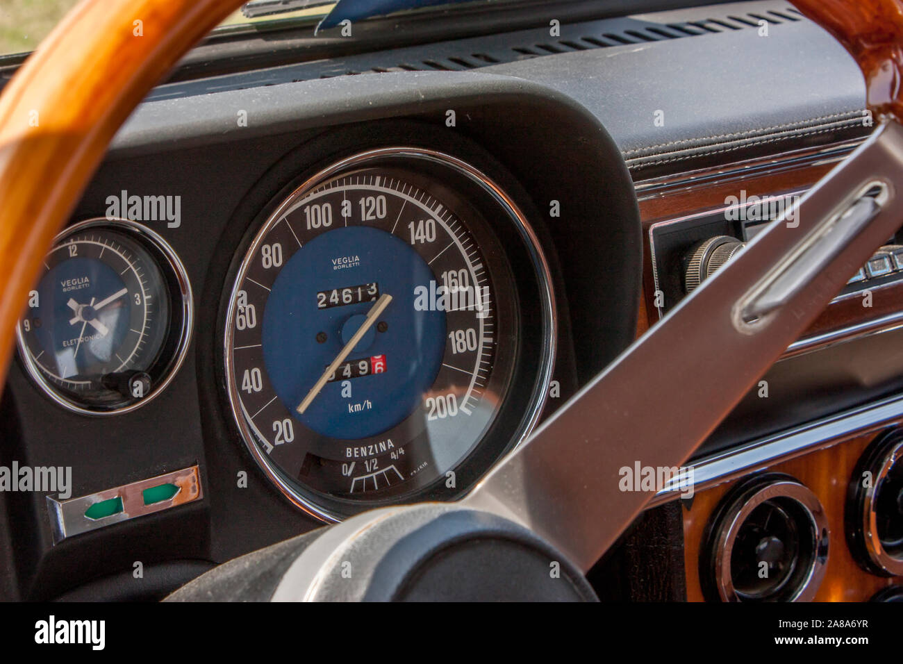 Old Alfa Romeo's Speedometer Stock Photo - Alamy