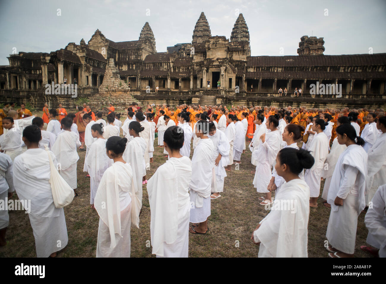 Khmer nuns hi-res stock photography and images - Alamy