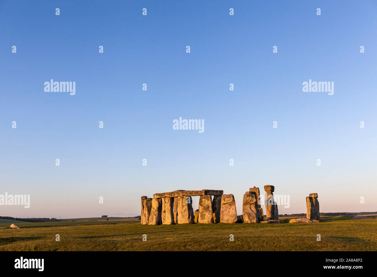 Standing stones set within earthworks hi-res stock photography and ...