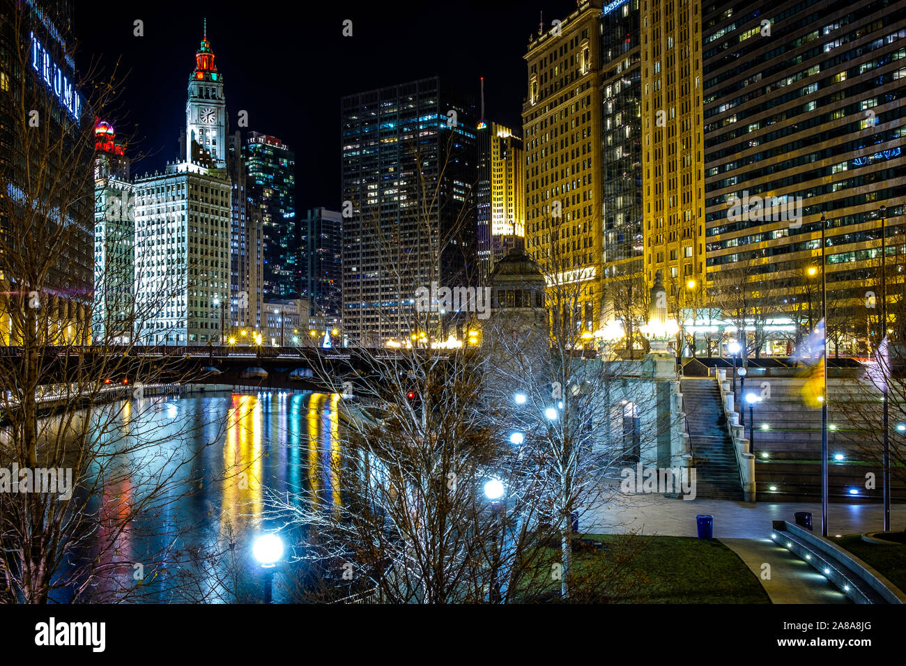 Chicago river lighting hi-res stock photography and images - Alamy
